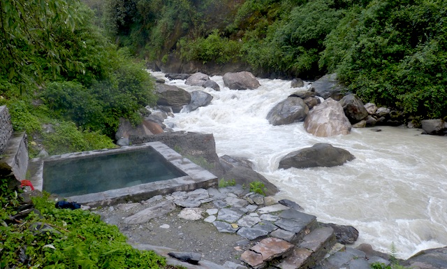 Jhinu Danda (Hot Springs). « Erntgo Rocks.